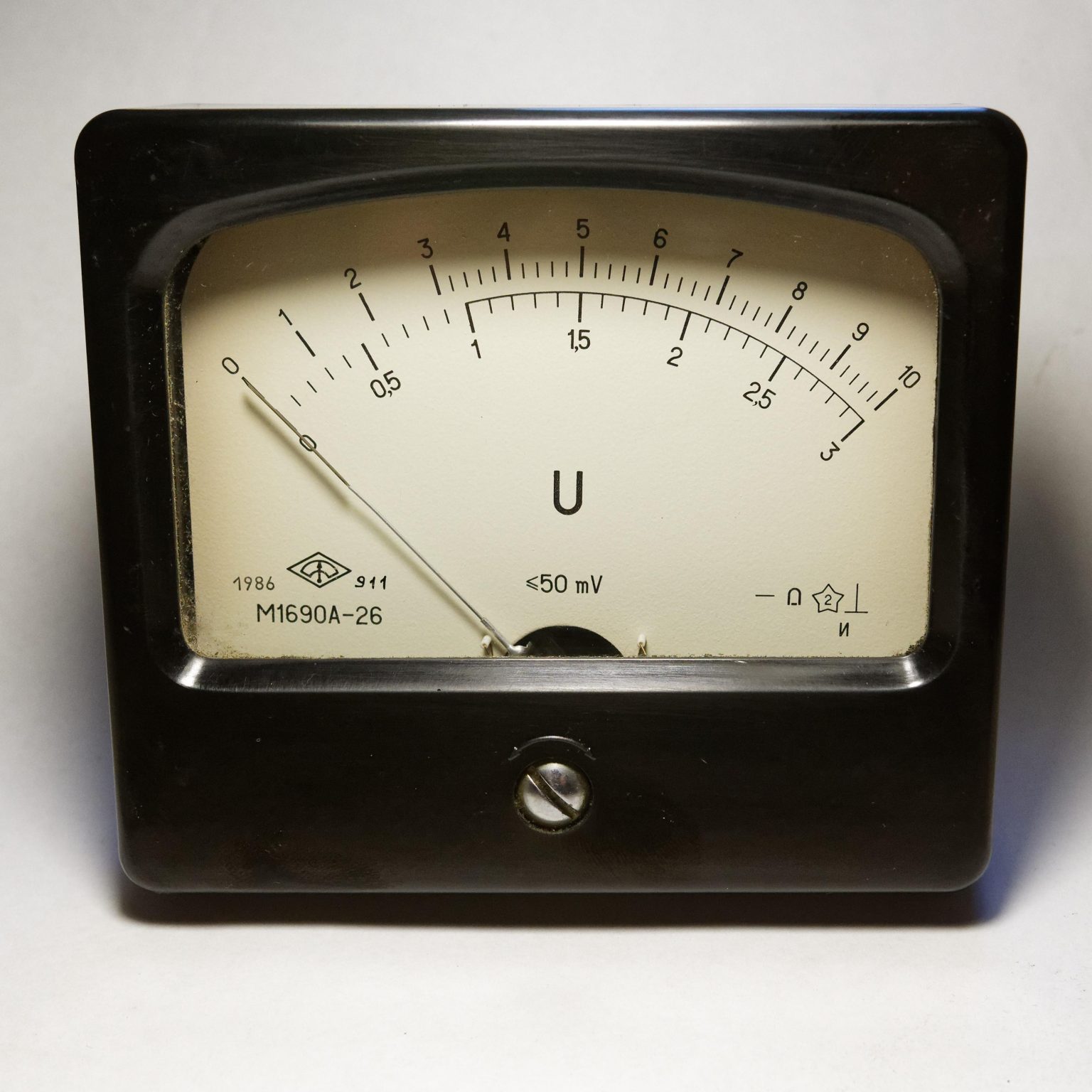 How to Use a Voltmeter - How 2 Use